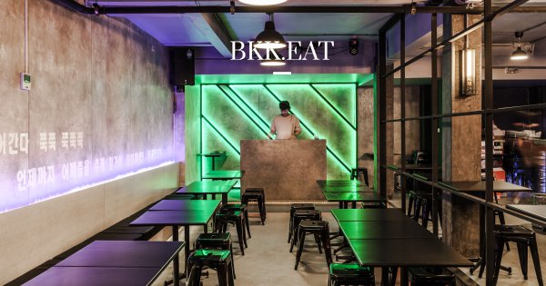 K-BOMB (เอกมัย) ชวนเพื่อนมาแดนซ์มัน ๆ แล้วสวมวิญญาณกันแบบหนุ่มสาวกรุง ...